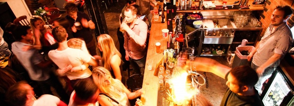 Idee per Lanciare un Bar: Bar di Servizio o di Esperienza? | Aprire Un Bar